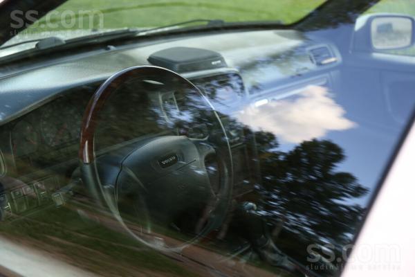 Balts Volvo S70 1997 Rīga, ar dzinēja tilpumu 2.50 L un nobraukumu 383 tūkst. km par 3900 €, foto 5 vietnē AUTOMOTO.COM.LV