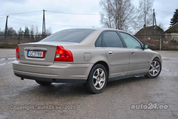 Beige Volvo S80 2005 in Rakvere, with an engine capacity of 2.40 L and mileage of 280 thousand km for 2800 €, photo 4 on AUTOMOTO.COM.LV
