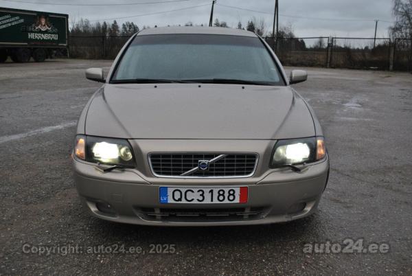 Beige Volvo S80 2005 in Rakvere, with an engine capacity of 2.40 L and mileage of 280 thousand km for 2800 €, photo 8 on AUTOMOTO.COM.LV