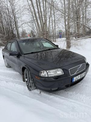 Black Volvo S80 1999 in Kuldiga, with an engine capacity of 2.40 L and mileage of 375 thousand km for 1050 €, photo 3 on AUTOMOTO.COM.LV