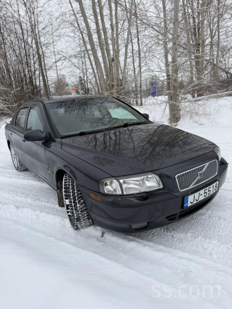Black Volvo S80 1999 in Kuldiga, with an engine capacity of 2.40 L and mileage of 375 thousand km for 1050 €, photo 3 on AUTOMOTO.COM.LV