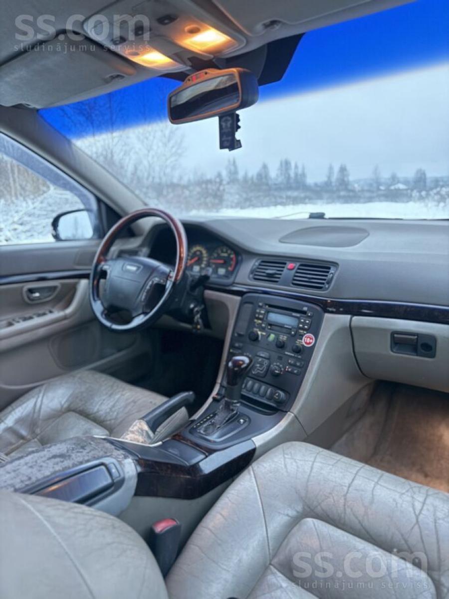Black Volvo S80 1999 in Kuldiga, with an engine capacity of 2.40 L and mileage of 375 thousand km for 1050 €, photo 11 on AUTOMOTO.COM.LV