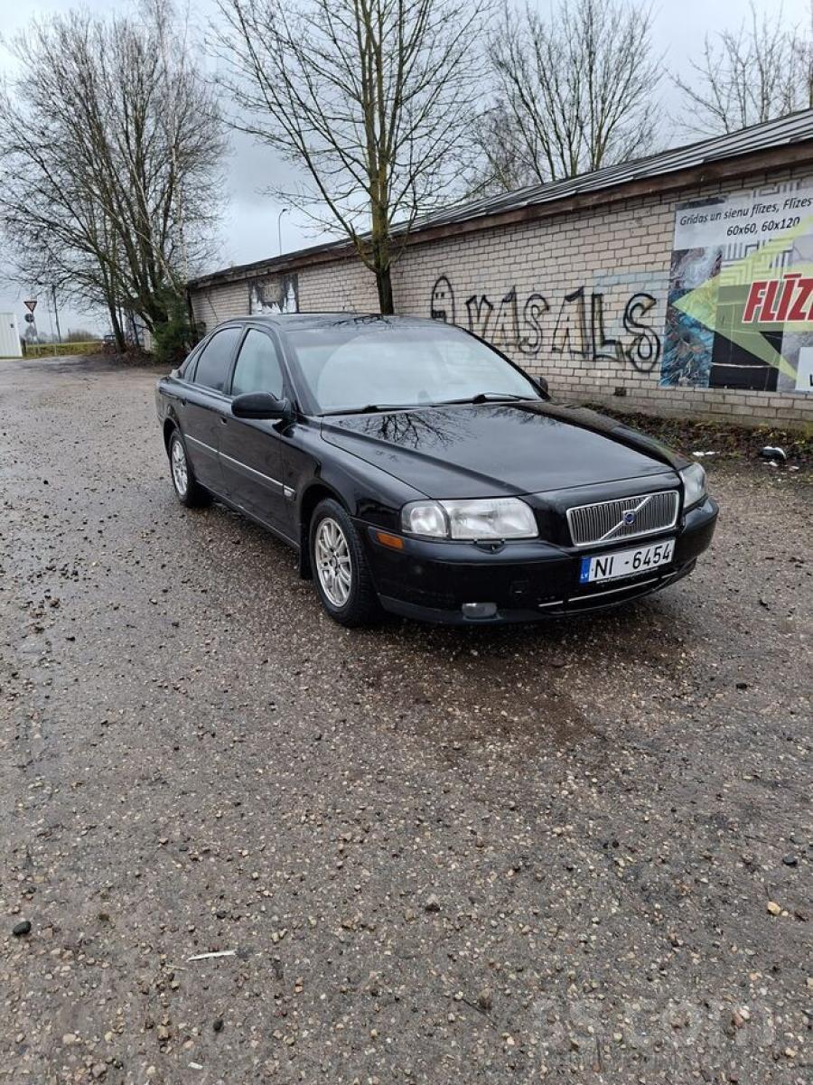 Black Volvo S80 1999 in Rezekne, with an engine capacity of 2.50 L and mileage of 489 thousand km for 800 €, photo 1 on AUTOMOTO.COM.LV