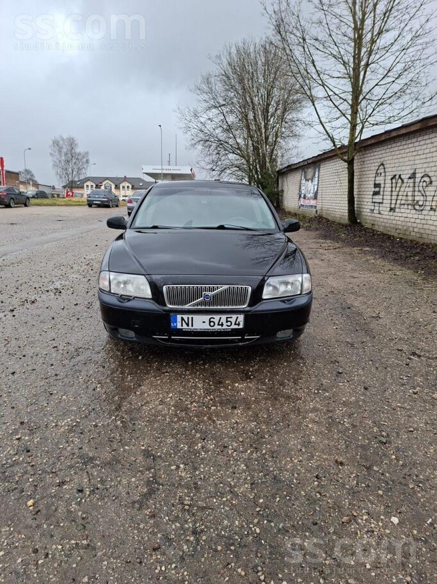 Black Volvo S80 1999 in Rezekne, with an engine capacity of 2.50 L and mileage of 489 thousand km for 800 €, photo 4 on AUTOMOTO.COM.LV