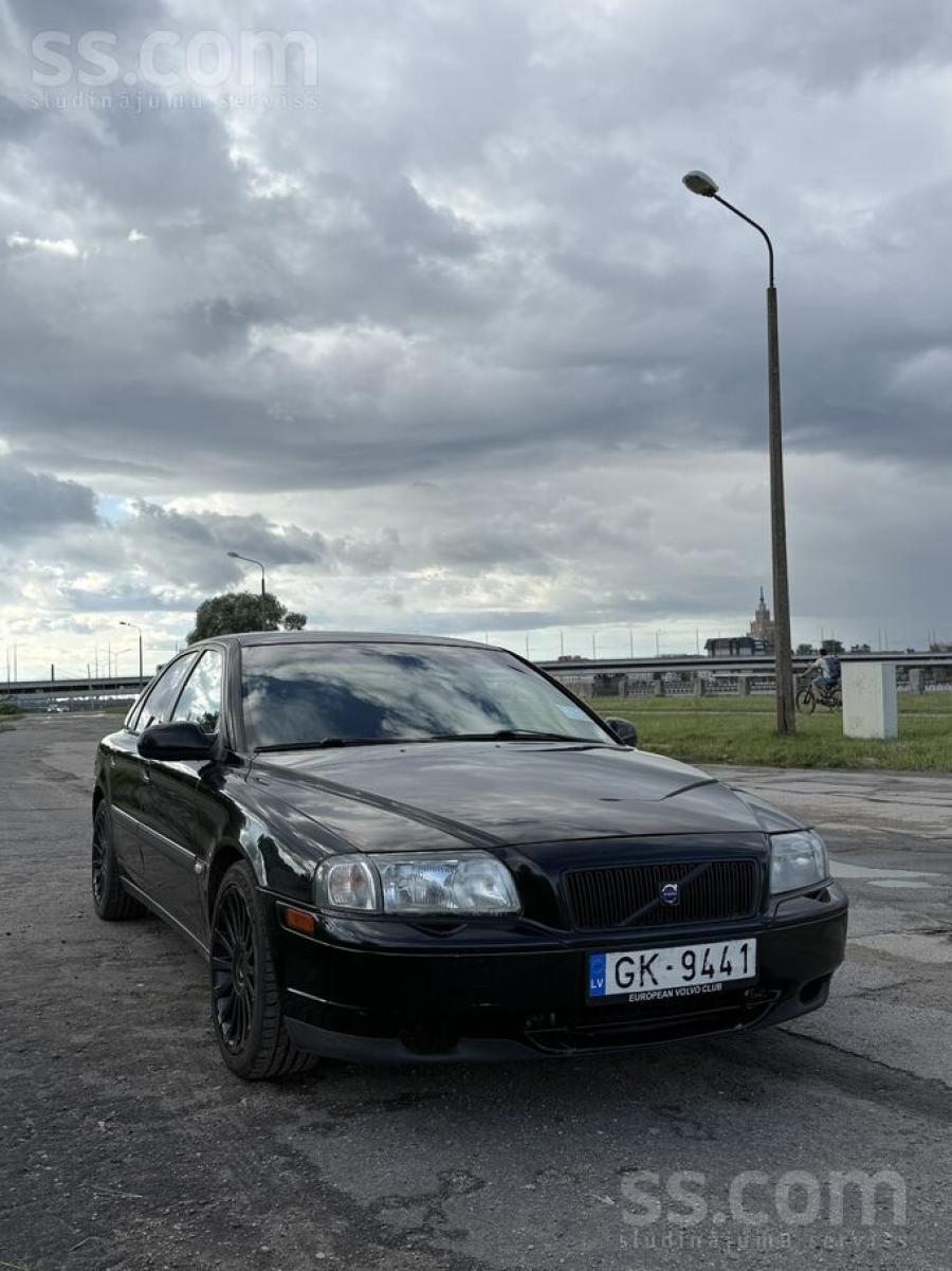 Melns Volvo S80 1999 Rīga, ar dzinēja tilpumu 2.40 L un nobraukumu 437 tūkst. km par 1300 €, foto 3 vietnē AUTOMOTO.COM.LV