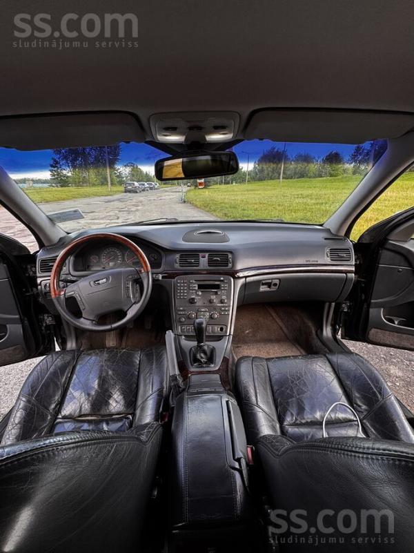 Black Volvo S80 1999 in Riga, with an engine capacity of 2.40 L and mileage of 437 thousand km for 1300 €, photo 8 on AUTOMOTO.COM.LV
