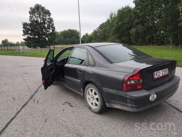 Melns Volvo S80 1999 Tukums, ar dzinēja tilpumu 2.50 L un nobraukumu 414 tūkst. km par 700 €, foto 3 vietnē AUTOMOTO.COM.LV