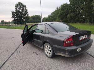 Melns Volvo S80 1999 Tukums, ar dzinēja tilpumu 2.50 L un nobraukumu 414 tūkst. km par 700 €, foto 4 vietnē AUTOMOTO.COM.LV