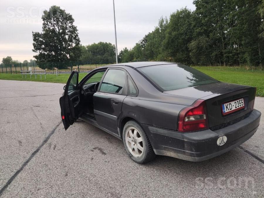 Melns Volvo S80 1999 Tukums, ar dzinēja tilpumu 2.50 L un nobraukumu 414 tūkst. km par 700 €, foto 4 vietnē AUTOMOTO.COM.LV