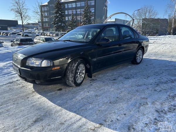Black Volvo S80 2000 in Kaunas, with an engine capacity of 2.50 L and mileage of 458 thousand km for 1500 €, photo 1 on AUTOMOTO.COM.LV