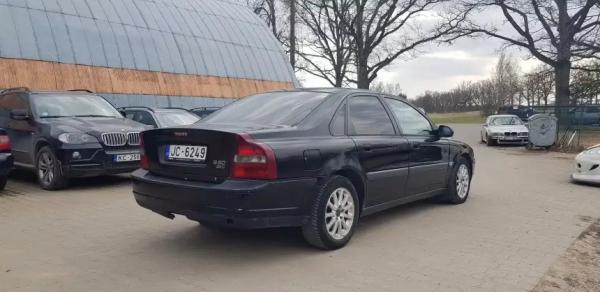 Black Volvo S80 2000 in Valmiera, with an engine capacity of 2.50 L and mileage of 229 thousand km for 1200 €, photo 3 on AUTOMOTO.COM.LV