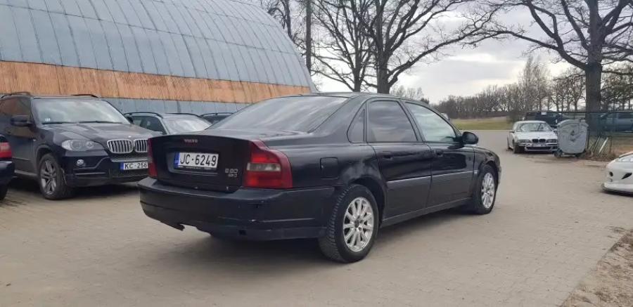 Черный Вольво С80 2000 в Валмиера, объемом двигателя 2.50 л и пробегом 229 тыс. км за 1200 €, фото 4 на AUTOMOTO.COM.LV