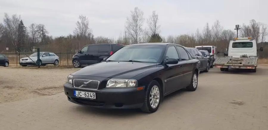 Черный Вольво С80 2000 в Валмиера, объемом двигателя 2.50 л и пробегом 229 тыс. км за 1200 €, фото 8 на AUTOMOTO.COM.LV