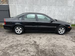 Black Volvo S80 2001 in Liepaja, with an engine capacity of 2.40 L and mileage of 308 thousand km for 1050 €, photo 2 on AUTOMOTO.COM.LV