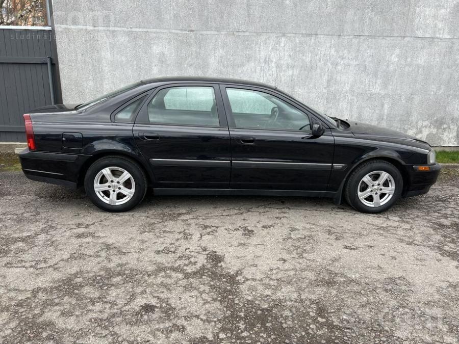 Black Volvo S80 2001 in Liepaja, with an engine capacity of 2.40 L and mileage of 308 thousand km for 1050 €, photo 2 on AUTOMOTO.COM.LV