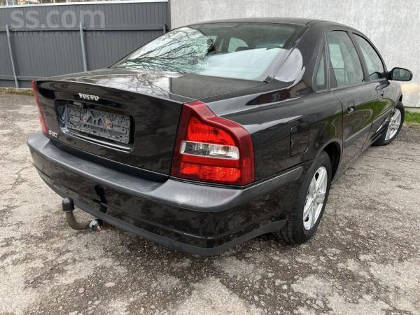 Black Volvo S80 2001 in Liepaja, with an engine capacity of 2.40 L and mileage of 308 thousand km for 1050 €, photo 3 on AUTOMOTO.COM.LV
