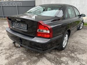Black Volvo S80 2001 in Liepaja, with an engine capacity of 2.40 L and mileage of 308 thousand km for 1050 €, photo 3 on AUTOMOTO.COM.LV