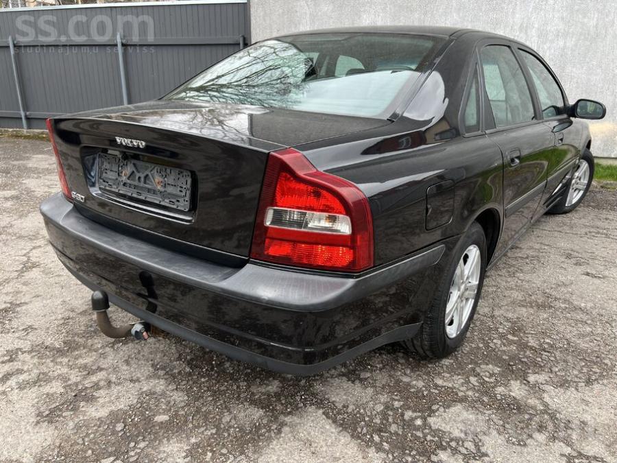 Black Volvo S80 2001 in Liepaja, with an engine capacity of 2.40 L and mileage of 308 thousand km for 1050 €, photo 3 on AUTOMOTO.COM.LV