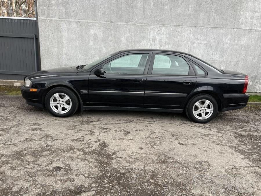 Black Volvo S80 2001 in Liepaja, with an engine capacity of 2.40 L and mileage of 308 thousand km for 1050 €, photo 4 on AUTOMOTO.COM.LV