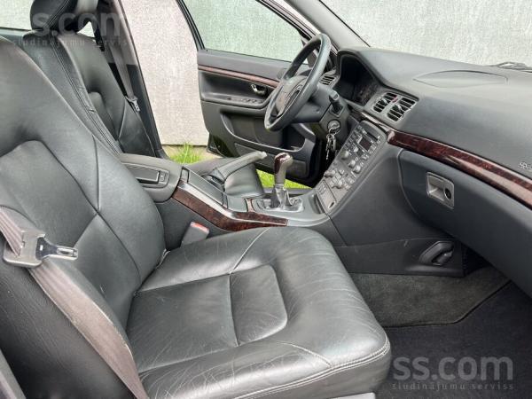 Black Volvo S80 2001 in Liepaja, with an engine capacity of 2.40 L and mileage of 308 thousand km for 1050 €, photo 6 on AUTOMOTO.COM.LV