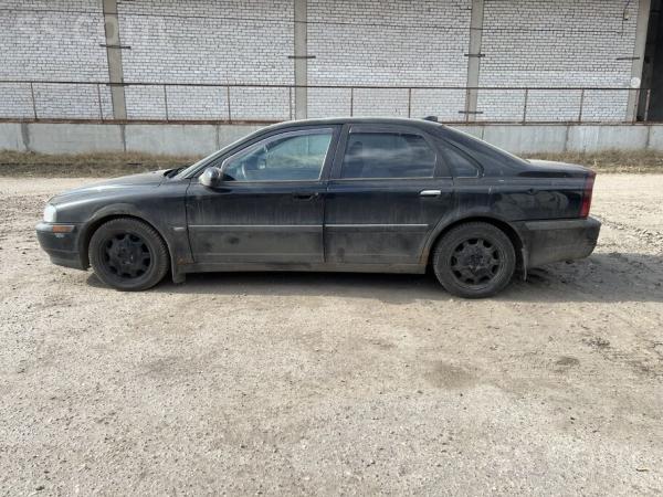 Melns Volvo S80 2001 Rīga, ar dzinēja tilpumu 2.50 L un nobraukumu 495 tūkst. km par 600 €, foto 2 vietnē AUTOMOTO.COM.LV