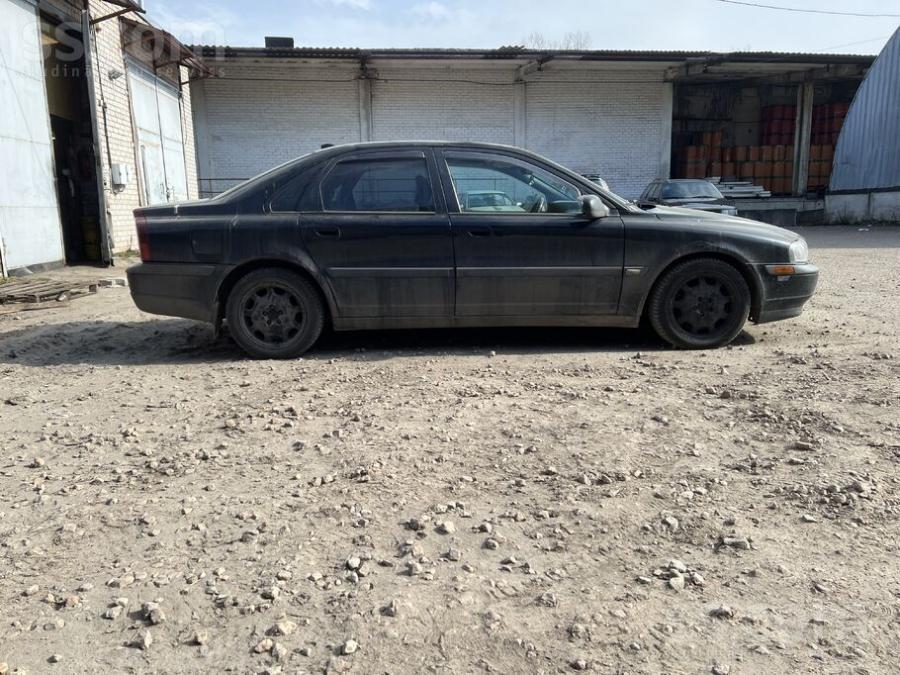 Черный Вольво С80 2001 в Рига, объемом двигателя 2.50 л и пробегом 495 тыс. км за 600 €, фото 4 на AUTOMOTO.COM.LV