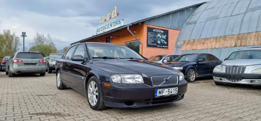 Black Volvo S80 2001 in Valmiera, with an engine capacity of 2.50 L and mileage of 405 thousand km for 1400 €, photo 1 on AUTOMOTO.COM.LV