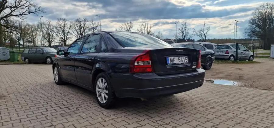 Black Volvo S80 2001 in Valmiera, with an engine capacity of 2.50 L and mileage of 405 thousand km for 1400 €, photo 5 on AUTOMOTO.COM.LV
