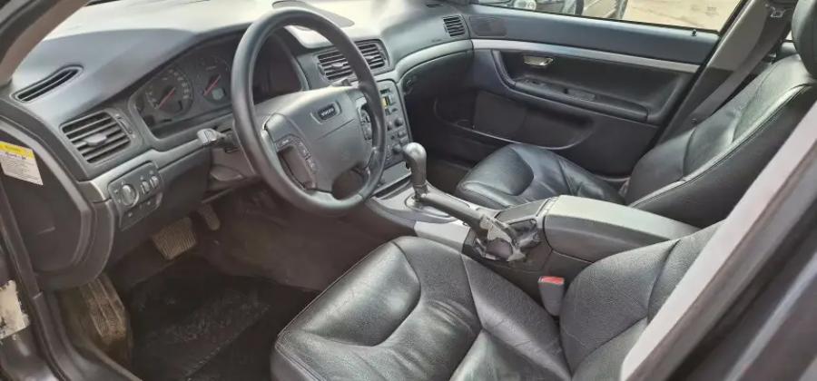 Black Volvo S80 2001 in Valmiera, with an engine capacity of 2.50 L and mileage of 405 thousand km for 1400 €, photo 9 on AUTOMOTO.COM.LV