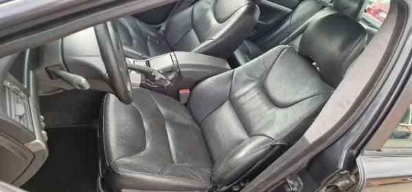 Black Volvo S80 2001 in Valmiera, with an engine capacity of 2.50 L and mileage of 405 thousand km for 1400 €, photo 9 on AUTOMOTO.COM.LV