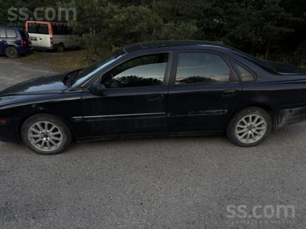 Black Volvo S80 2001 in Madona, with an engine capacity of 2.40 L and mileage of 437 thousand km for 1000 €, photo 4 on AUTOMOTO.COM.LV