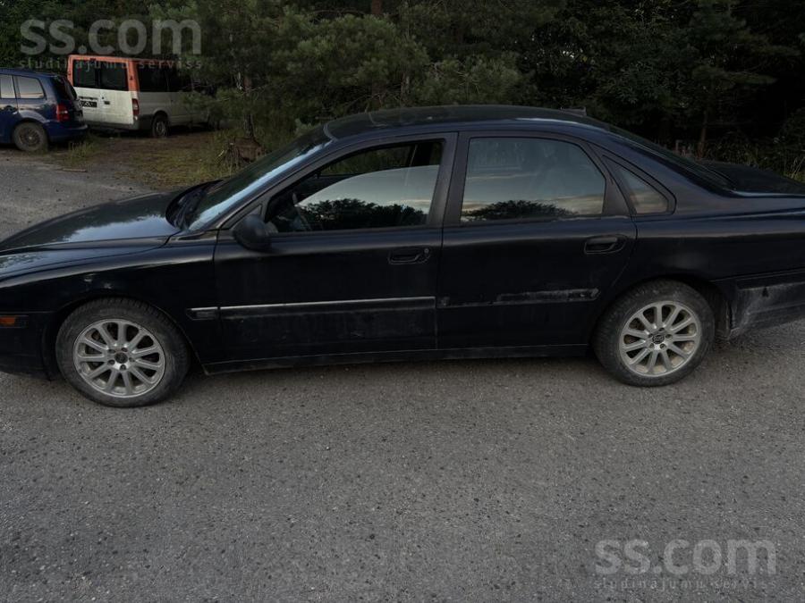 Black Volvo S80 2001 in Madona, with an engine capacity of 2.40 L and mileage of 437 thousand km for 1000 €, photo 4 on AUTOMOTO.COM.LV