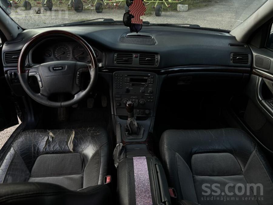 Black Volvo S80 2001 in Madona, with an engine capacity of 2.40 L and mileage of 437 thousand km for 1000 €, photo 5 on AUTOMOTO.COM.LV