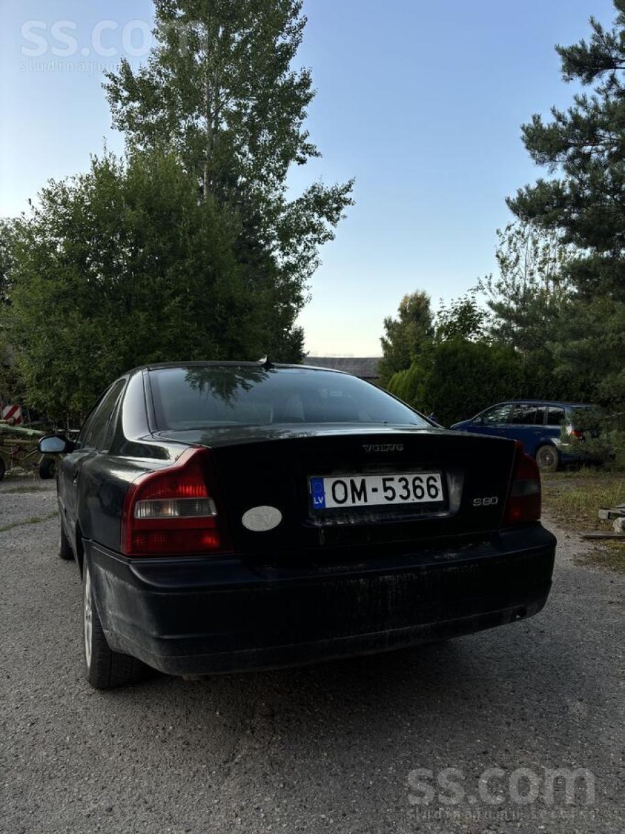 Black Volvo S80 2001 in Madona, with an engine capacity of 2.40 L and mileage of 437 thousand km for 1000 €, photo 6 on AUTOMOTO.COM.LV