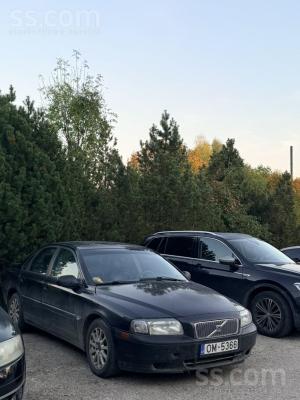 Melns Volvo S80 2001 Madona, ar dzinēja tilpumu 2.40 L un nobraukumu 441 tūkst. km par 700 €, foto  vietnē AUTOMOTO.COM.LV