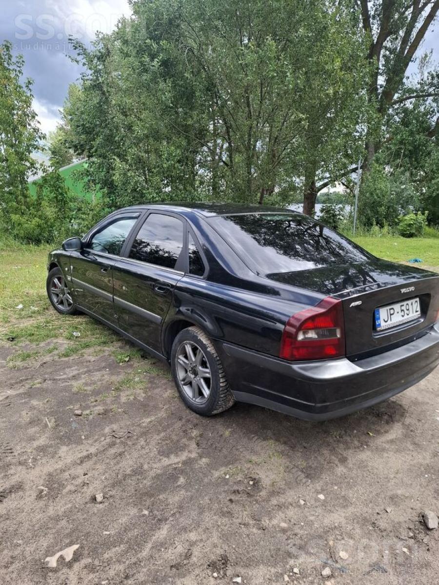 Black Volvo S80 2002 in Riga, with an engine capacity of 2.40 L and mileage of 326 thousand km for 1500 €, photo 3 on AUTOMOTO.COM.LV