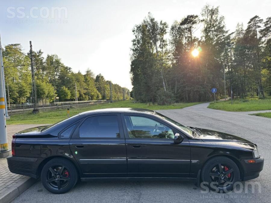Melns Volvo S80 2002 Jūrmala, ar dzinēja tilpumu 2.40 L un nobraukumu 441 tūkst. km par 1600 €, foto 4 vietnē AUTOMOTO.COM.LV