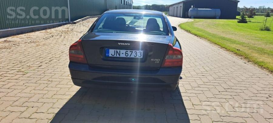Black Volvo S80 2002 in Bauska, with an engine capacity of 2.40 L and mileage of 320 thousand km for 1350 €, photo 6 on AUTOMOTO.COM.LV
