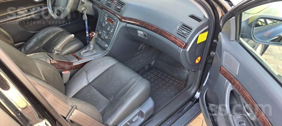 Black Volvo S80 2002 in Bauska, with an engine capacity of 2.40 L and mileage of 320 thousand km for 1350 €, photo 8 on AUTOMOTO.COM.LV