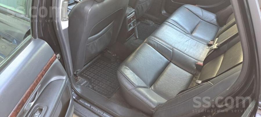 Black Volvo S80 2002 in Bauska, with an engine capacity of 2.40 L and mileage of 320 thousand km for 1350 €, photo 11 on AUTOMOTO.COM.LV