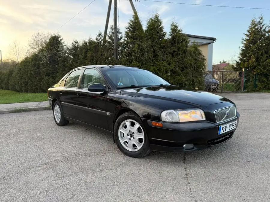 Black Volvo S80 2002 in Riga, with an engine capacity of 2.40 L and mileage of 245 thousand km for 1100 €, photo 1 on AUTOMOTO.COM.LV