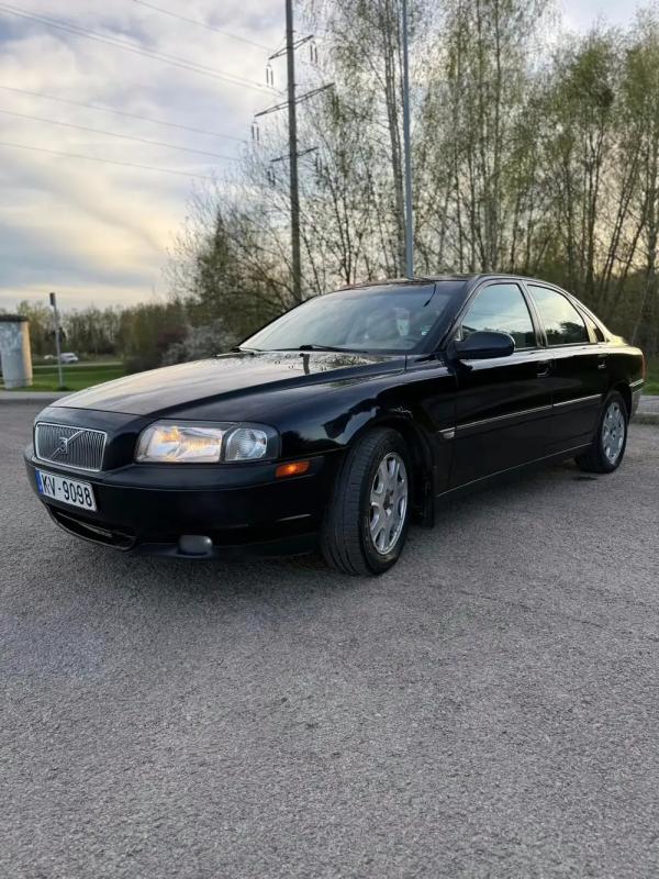 Black Volvo S80 2002 in Riga, with an engine capacity of 2.40 L and mileage of 245 thousand km for 1100 €, photo 2 on AUTOMOTO.COM.LV
