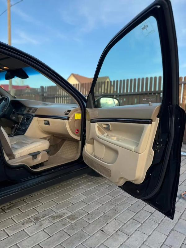 Black Volvo S80 2002 in Riga, with an engine capacity of 2.40 L and mileage of 245 thousand km for 1100 €, photo 7 on AUTOMOTO.COM.LV
