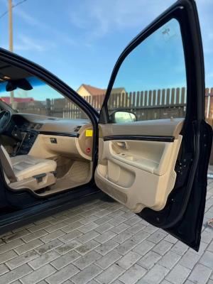 Black Volvo S80 2002 in Riga, with an engine capacity of 2.40 L and mileage of 245 thousand km for 1100 €, photo 8 on AUTOMOTO.COM.LV