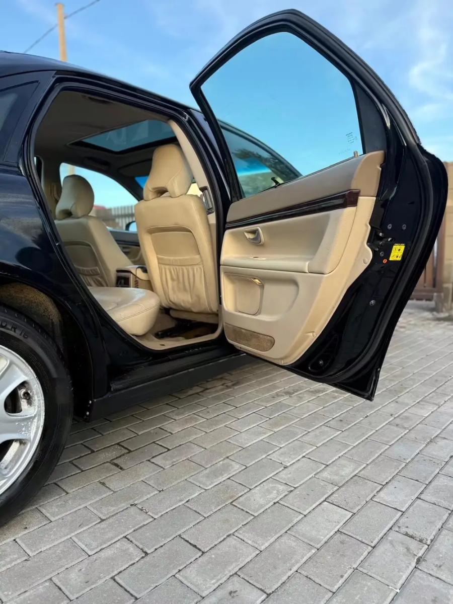 Black Volvo S80 2002 in Riga, with an engine capacity of 2.40 L and mileage of 245 thousand km for 1100 €, photo 9 on AUTOMOTO.COM.LV