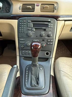Black Volvo S80 2002 in Riga, with an engine capacity of 2.40 L and mileage of 245 thousand km for 1100 €, photo 13 on AUTOMOTO.COM.LV