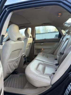 Black Volvo S80 2002 in Riga, with an engine capacity of 2.40 L and mileage of 245 thousand km for 1100 €, photo 14 on AUTOMOTO.COM.LV