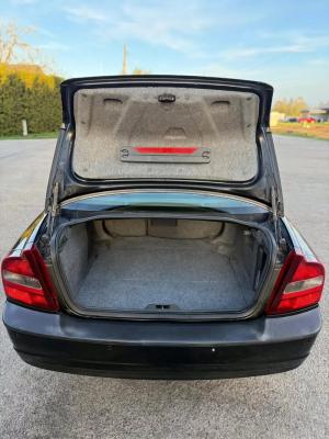 Black Volvo S80 2002 in Riga, with an engine capacity of 2.40 L and mileage of 245 thousand km for 1100 €, photo 16 on AUTOMOTO.COM.LV