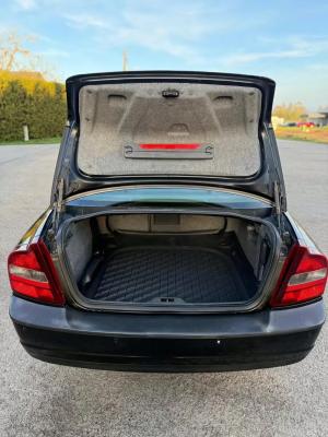 Black Volvo S80 2002 in Riga, with an engine capacity of 2.40 L and mileage of 245 thousand km for 1100 €, photo 17 on AUTOMOTO.COM.LV