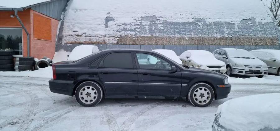 Melns Volvo S80 2002 Valmiera, ar dzinēja tilpumu 2.40 L un nobraukumu 302 tūkst. km par 1400 €, foto 3 vietnē AUTOMOTO.COM.LV